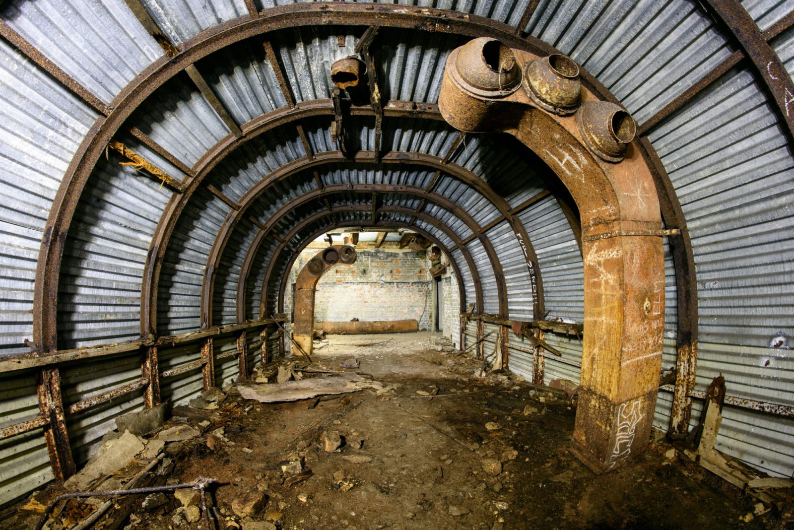Top 3 underground photos | Photo Threads | 28DaysLater.co.uk